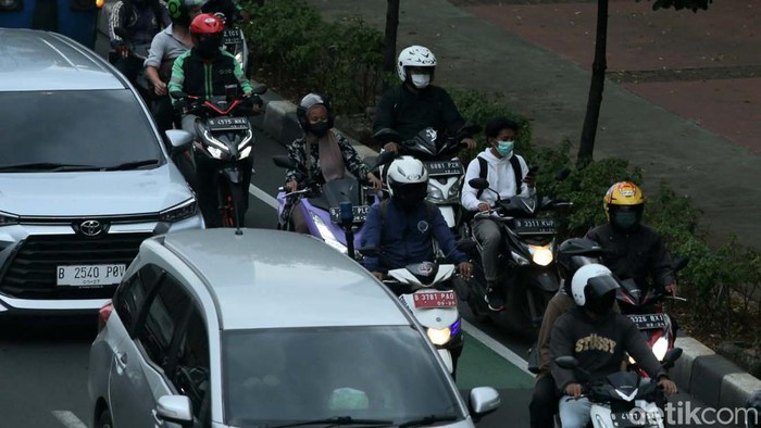 Waduh! Banyak Pemotor Tanpa Helm Berkeliaran di Jalan