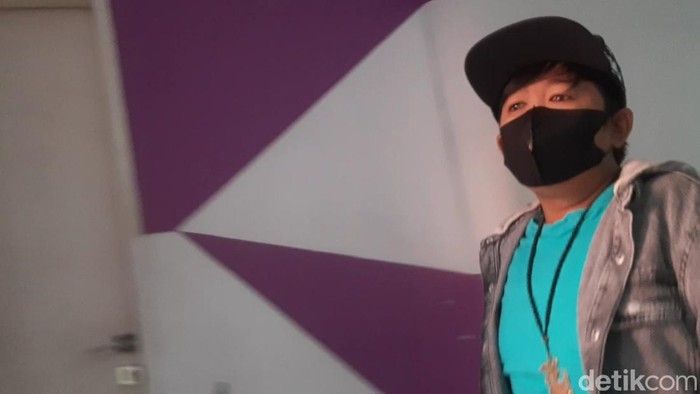 Komedian Adul Bantah Idap Glaukoma sampai Buta Komedian Adul Bantah Idap Glaukoma sampai Buta