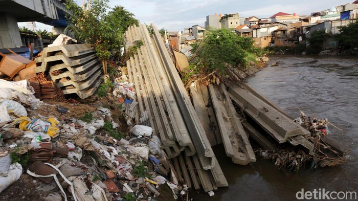 Terkini Dki Anggarkan Normalisasi Ciliwung Rp 469 M Dari Kebutuhan Rp