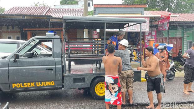 Banjir Parepare Setinggi Leher Rendam Permukiman, Warga Mulai Dievakuasi Banjir Parepare Setinggi Leher Rendam Permukiman, Warga Mulai Dievakuasi