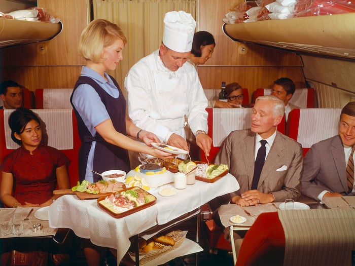 Mewahnya Penampakan Makanan Pesawat Zaman Dulu yang Mewah dan Beragam