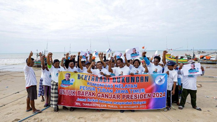 Komunitas Nelayan di Pesisir Tuban Dukung Ganjar Jadi Presiden 2024 Komunitas Nelayan di Pesisir Tuban Dukung Ganjar Jadi Presiden 2024