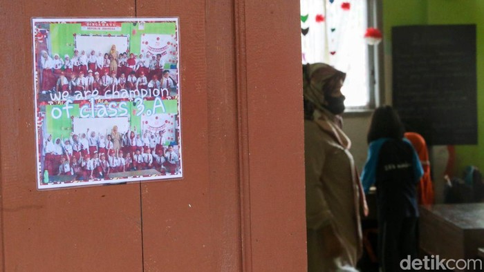Potret Siswa SDN 1 Pocin Belajar Tanpa Guru di Tengah Polemik Relokasi
