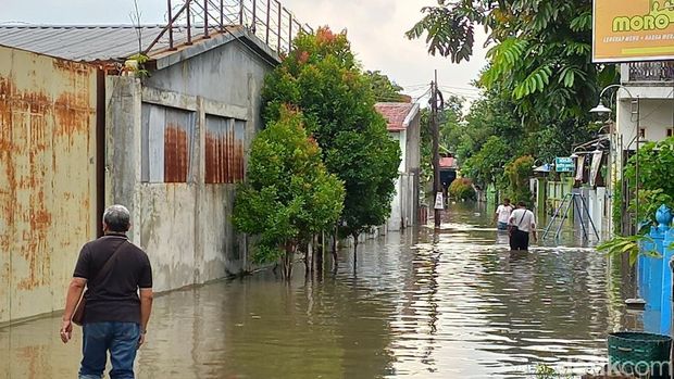 Bengawan Solo Meluap, Permukiman di Grogol Sukoharjo Terendam Bengawan Solo Meluap, Permukiman di Grogol Sukoharjo Terendam