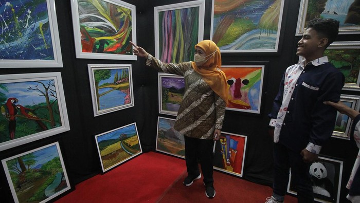 Melihat Pameran Seni Lukis Indonesia di Surabaya Melihat Pameran Seni Lukis Indonesia di Surabaya