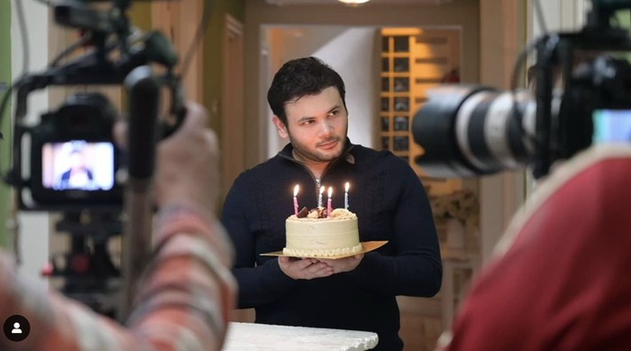 Ridho Rhoma Saat Pose Keren dengan Pizza hingga Segelas Kopi