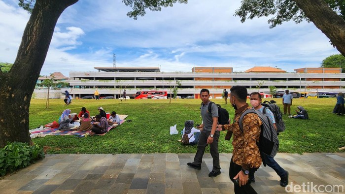 Menikmati Angin Sepoi-Sepoi di TMII
