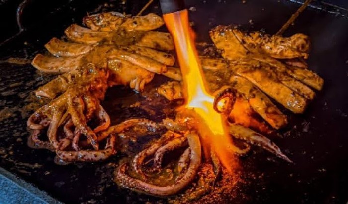 20 Sate Cumi dan Gurita Bakar Kenyal Gurih Ada di Sini!