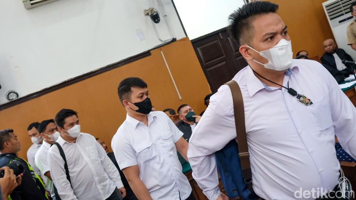 Deretan Polisi Bersaksi Di Sidang Kuat Maruf Bharada Eliezer