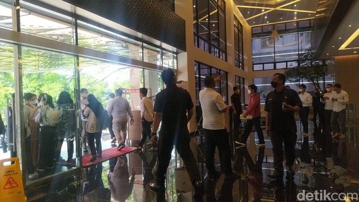 Gempa Bikin Gempar Karyawan Gedung Tinggi di Jakarta