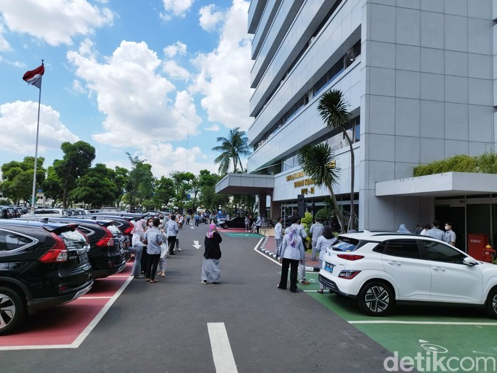Gempa Bikin Gempar Karyawan Gedung Tinggi di Jakarta