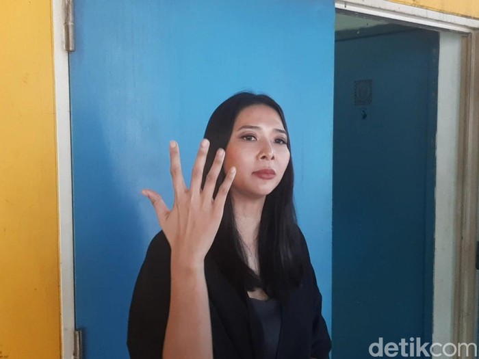 Mey Chan Soal Cerai dari Bule: Kesalahan Ada di Kedua Belah Pihak! Mey Chan Soal Cerai dari Bule: Kesalahan Ada di Kedua Belah Pihak!