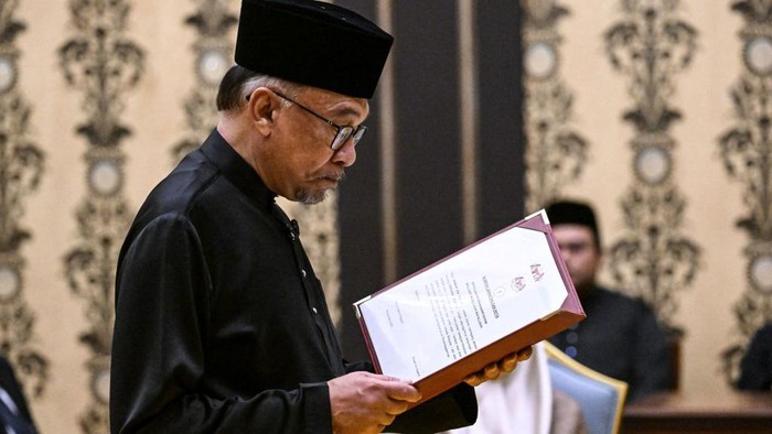 Momen Anwar Ibrahim Resmi Jadi PM Malaysia