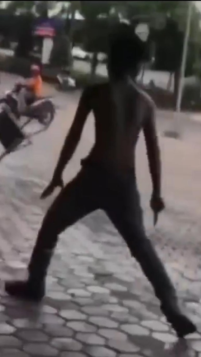Viral Pria Saling Bacok Dengan Pisau Daging Di Tanjungpinang