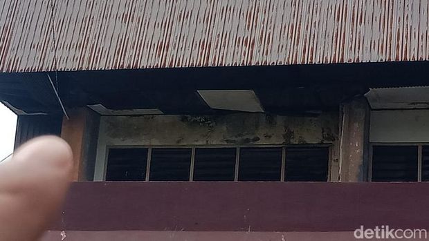 Melihat Kerusakan GOR Gelarsena Klaten: Atap Bocor-Lantai Ditambal Melihat Kerusakan GOR Gelarsena Klaten: Atap Bocor-Lantai Ditambal