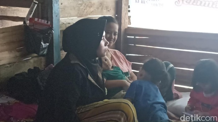 Potret Pilu Korban Gempa Cianjur Ngungsi di Kandang Kambing