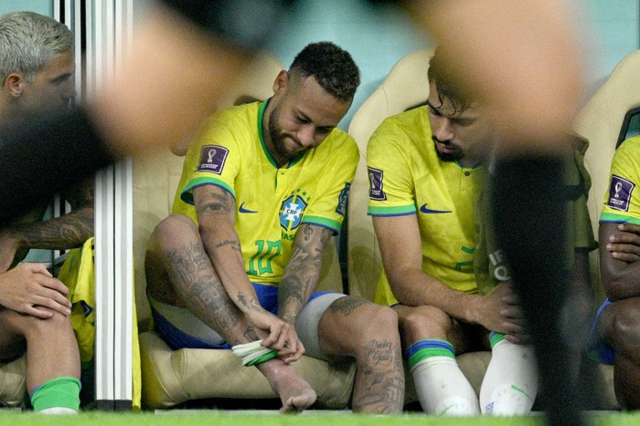 Viral Penampakan Kaki Neymar Bengkak gegara Cedera Engkel