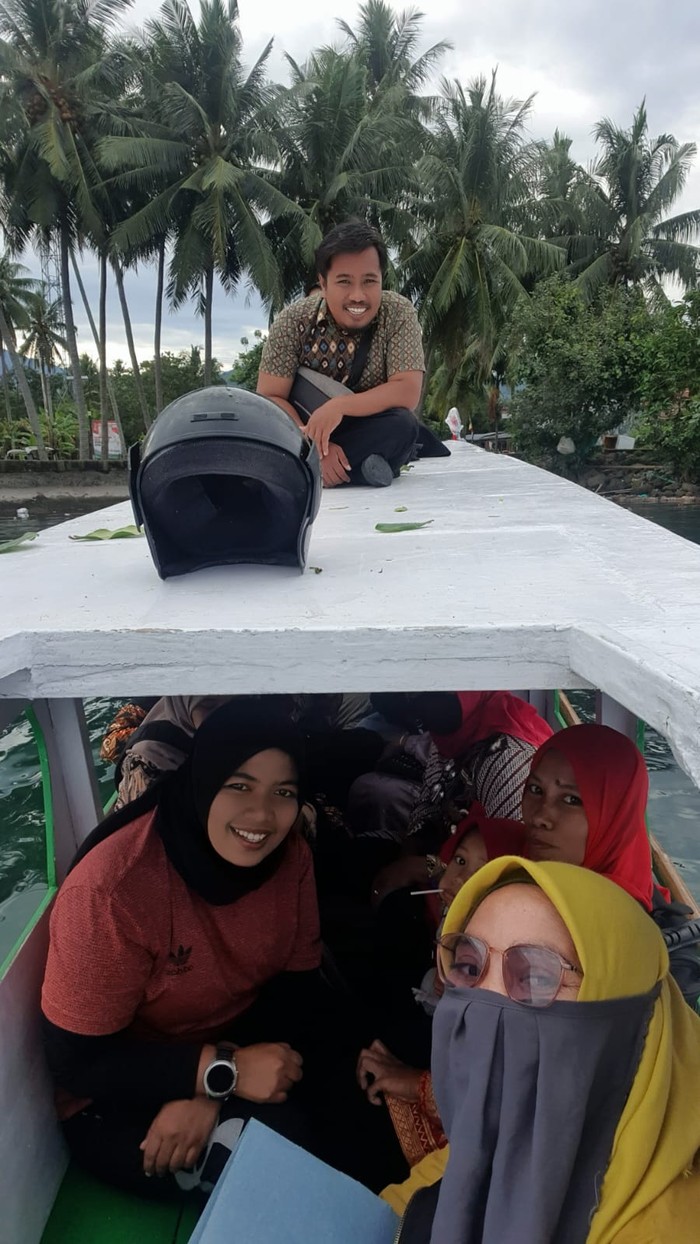 7 Potret Guru di Sulawesi Arungi Lautan Demi Mengajar