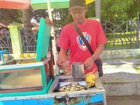 Salome Goreng, Jajanan Pinggir Jalan Paling Laris di Dompu