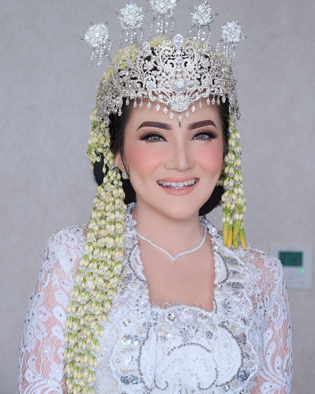 Potret Kiki Amalia Menikah dengan Pengusaha yang Dulu Ngefans Kini Jadi Istri