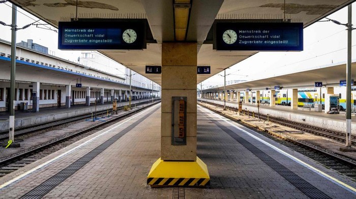Karyawan Mogok, Layanan Kereta Api Berhenti Total di Austria