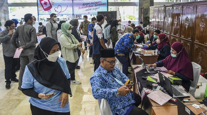 Momen Pegawai DPR Ikut Donor Darah