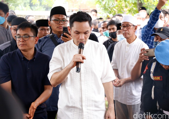 Doa Ben Kasyafani di Pemakaman Sang Ayah