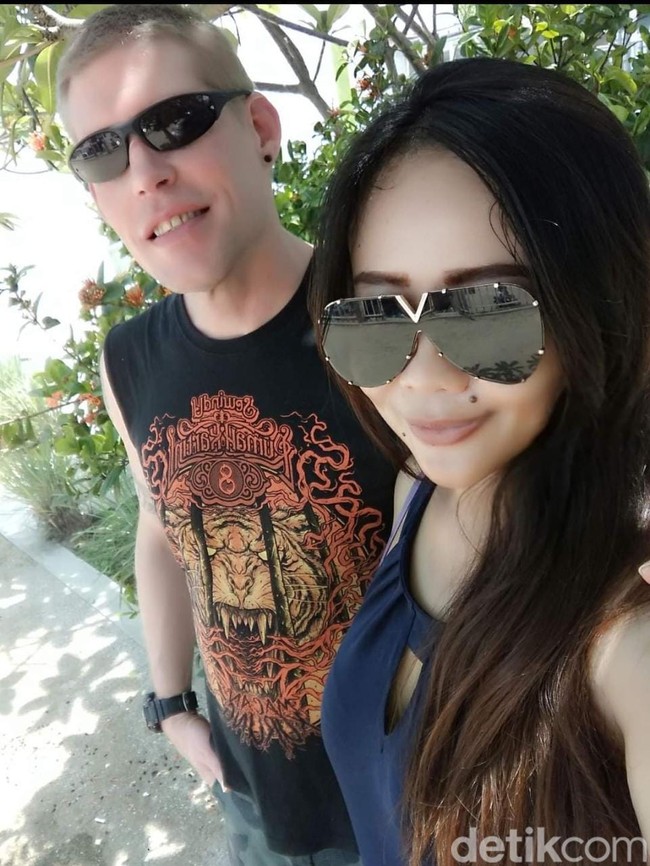 10 Foto Wanita Viral Dinikahi Bule Amerika yang Liburan ke Jepara