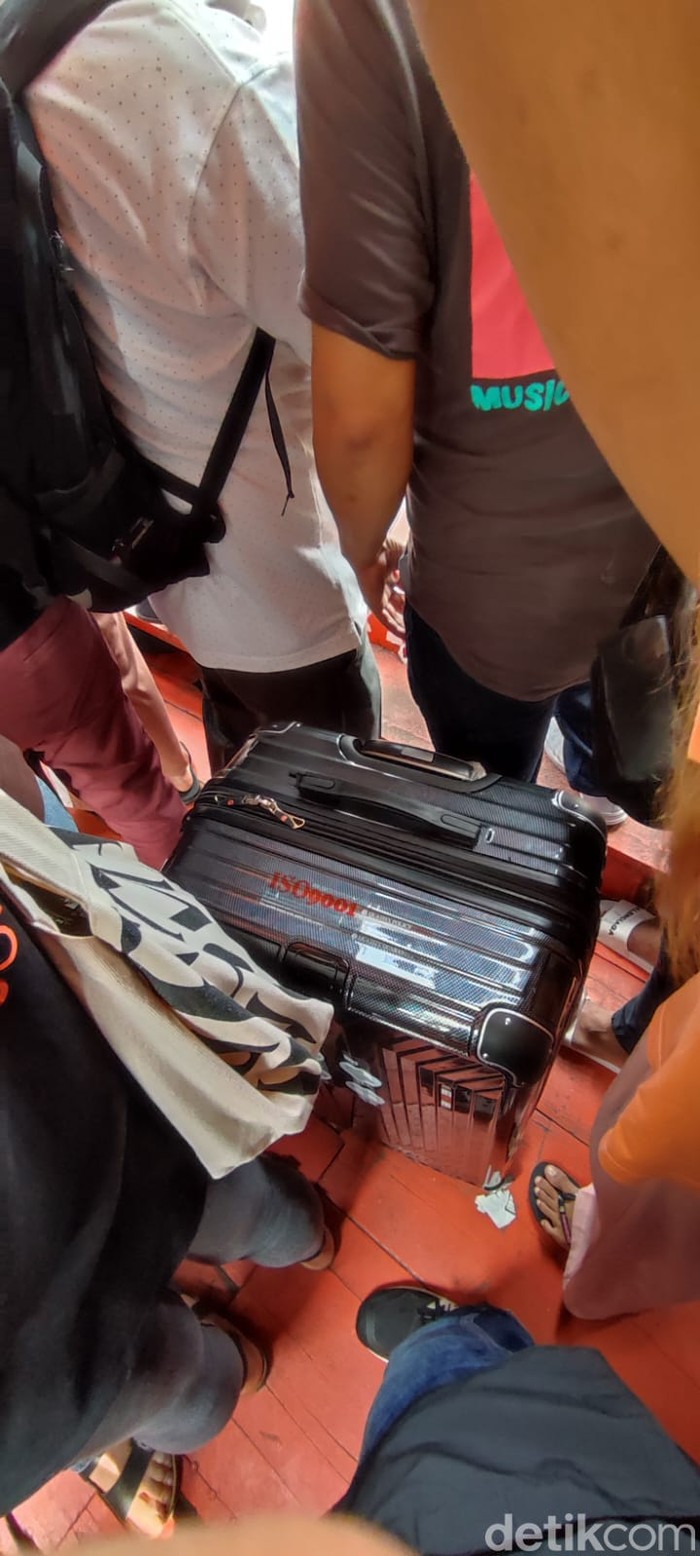 Meski Tidak Mewah, Kapal Rakyat Bangkok Jadi Andalan