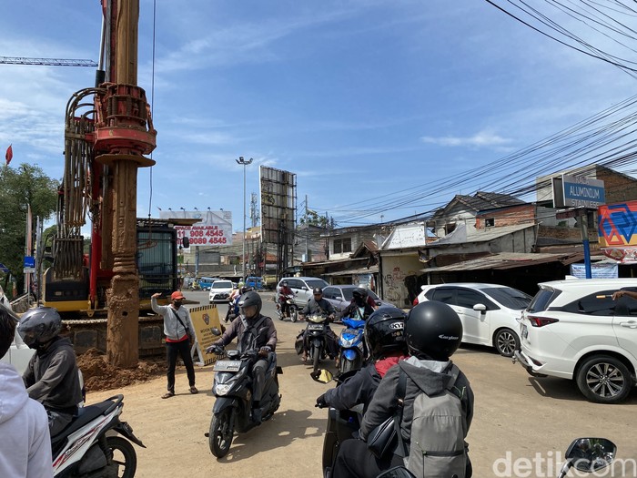Ada Proyek Perbaikan Jembatan, Simpang Depok Sempat Macet Parah Ada Proyek Perbaikan Jembatan, Simpang Depok Sempat Macet Parah