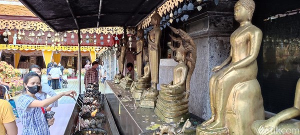 Potret Si Emas, Kuil Utama Rujukan Turis di Ujung Utara Thailand