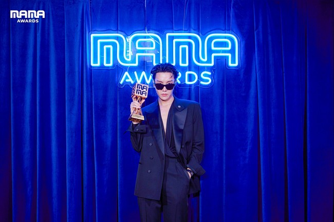 10 Gaya Artis Korea di MAMA 2022, Somi Ganti Kostum Nyentrik Berkali-kali