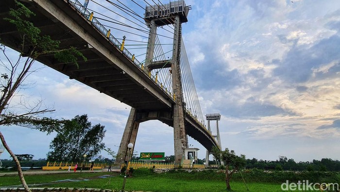 Jembatan Kebanggaan Riau Ini Jadi Spot Wisata Baru di Siak