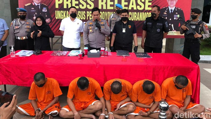 Gerombolan Pesilat Tewaskan Penjual Nanas Cuma Dikategorikan Pengeroyokan Gerombolan Pesilat Tewaskan Penjual Nanas Cuma Dikategorikan Pengeroyokan