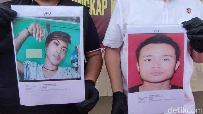 Ini Tampang 2 Pesilat Pengecut yang Kabur Usai Habisi Penjual Nanas Ini Tampang 2 Pesilat Pengecut yang Kabur Usai Habisi Penjual Nanas