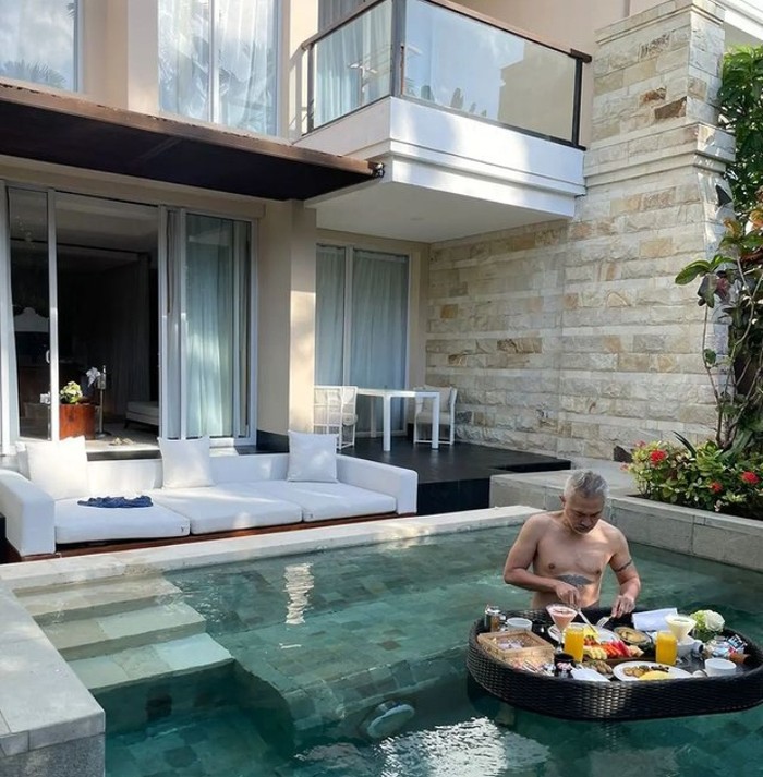 Perankan Arif Dirgantara 'Kupu Kupu Malam', Lukman Sardi Hobi Ngopi