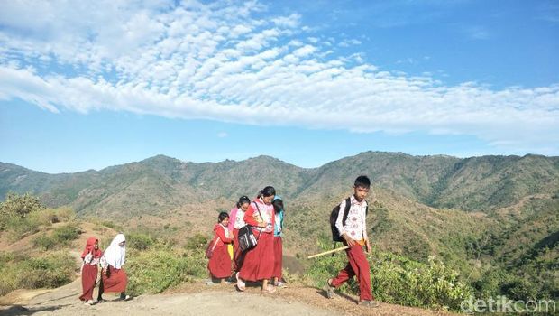 Pemkab Bone Akan Sekolahkan Lagi 10.123 Anak yang Putus Sekolah Pemkab Bone Akan Sekolahkan Lagi 10.123 Anak yang Putus Sekolah