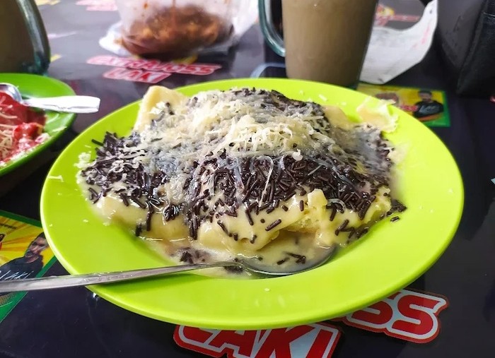 Nyam! 20 Kue Pancong Lumer Leleh Ada di Sini