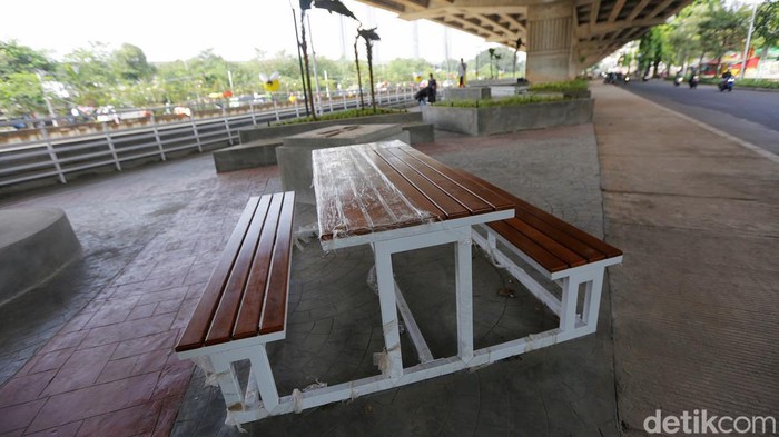 Kolong Tol Becakayu Dipercantik, Kini Lebih Bersih dan Asri