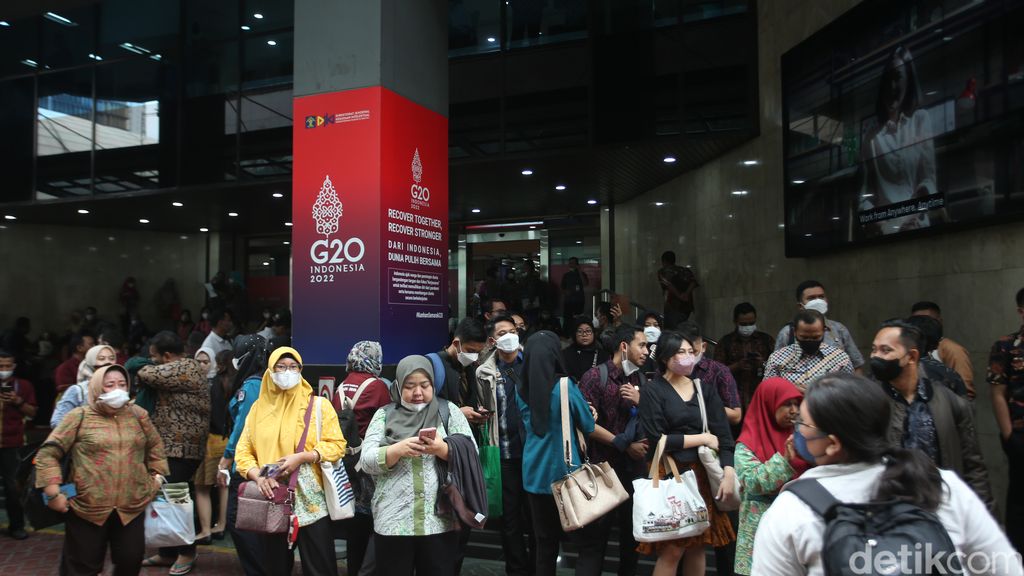 10 Fakta Kebakaran di Lantai 5 Gedung Kemenkumham 10 Fakta Kebakaran di Lantai 5 Gedung Kemenkumham
