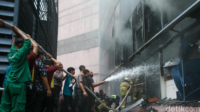 Kebakaran Kemenkumham Akibatkan Pegawai Luka, Tak Ada Korban Jiwa Kebakaran Kemenkumham Akibatkan Pegawai Luka, Tak Ada Korban Jiwa