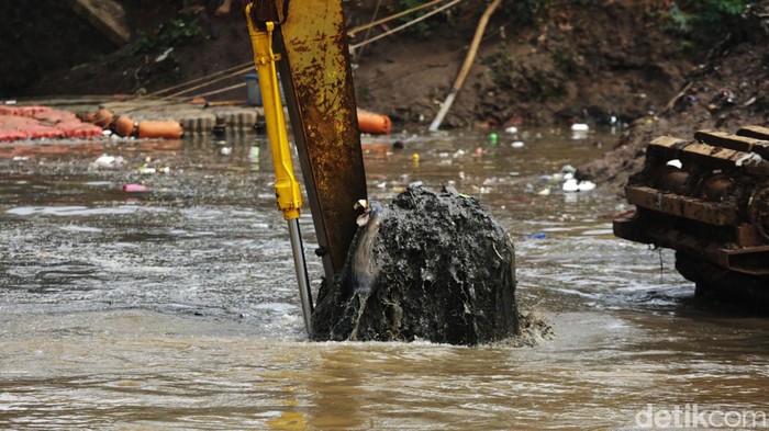 Kali Sunter Dikeruk untuk Cegah Banjir