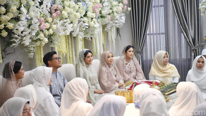 Momen Khidmat Semakan Al-Qur'an Awali Rangkaian Pernikahan Kaesang-Erina