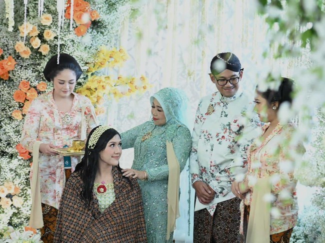 10 Foto Erina Sungkeman Jelang Dinikahi Kaesang, Kebayanya Simbol Kesuburan