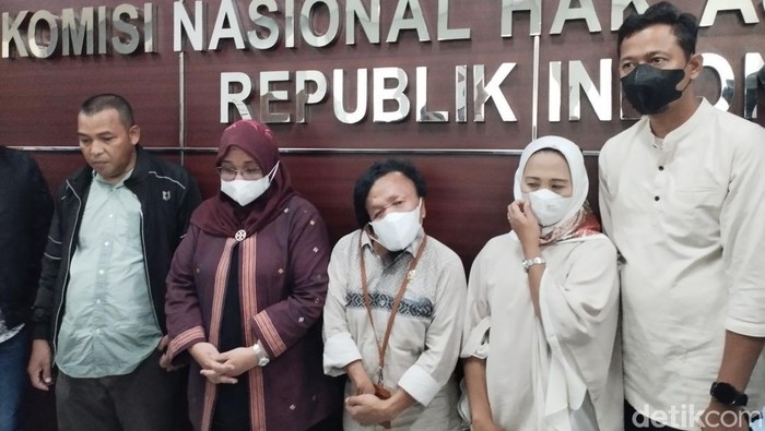 Keluarga Korban Minta Komnas Ham Selidiki Kasus Gagal Ginjal Akut Keluarga Korban Minta Komnas Ham Selidiki Kasus Gagal Ginjal Akut