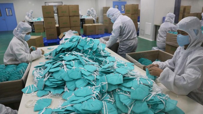COVID Nggak Kelar-kelar, China Perbanyak Produksi Masker Cegah Corona