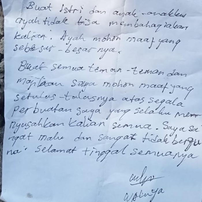 Isi Surat Wasiat Pekerja Toko Bangunan Sidoarjo yang Gantung Diri di Gudang Isi Surat Wasiat Pekerja Toko Bangunan Sidoarjo yang Gantung Diri di Gudang