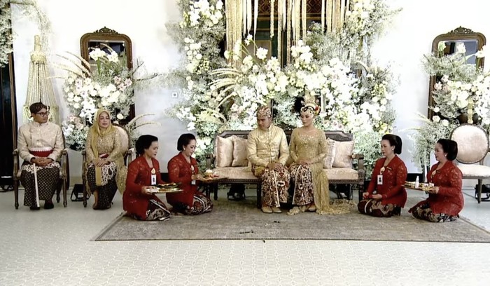 10 Potret Tradisi Bubak Kawah di Pernikahan Kaesang dan Erina Gudono