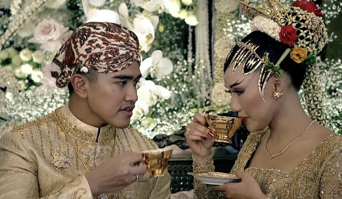 10 Potret Tradisi Bubak Kawah di Pernikahan Kaesang dan Erina Gudono