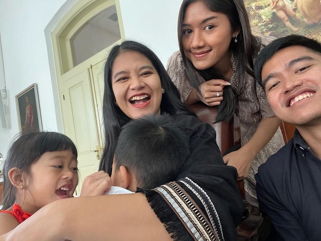 10 Gaya Erina Gudono dari Lamaran Sampai Pernikahan yang Kental Adat Jawa